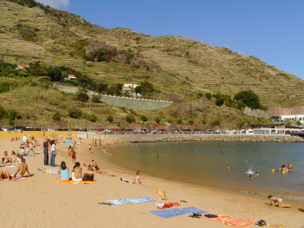 Praia de Machico recebe galardão de “Praia Saudável” - Notícias ...